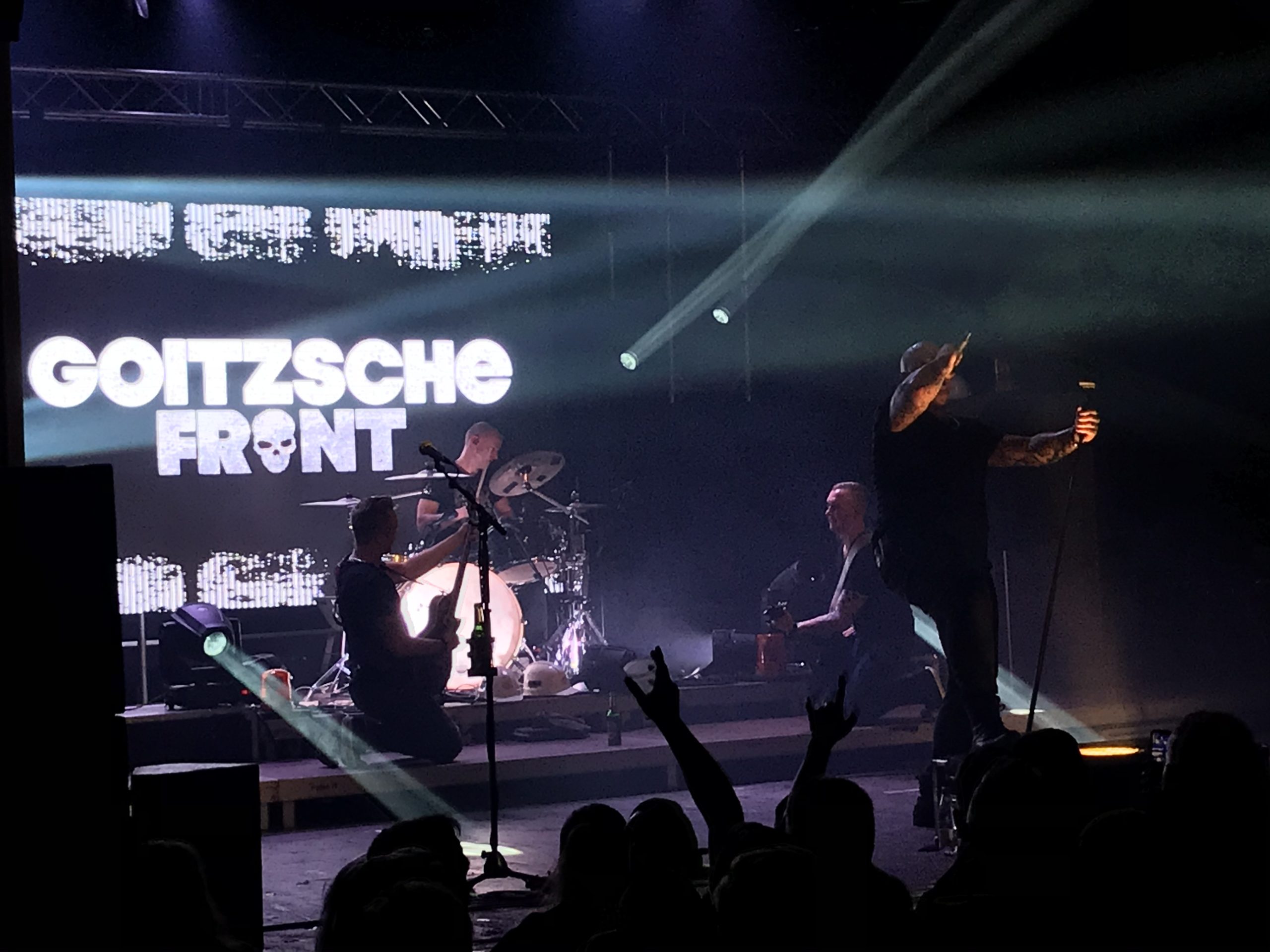 Goitzsche Front starteten ihre OSTGOLD Tour in Magdeburg