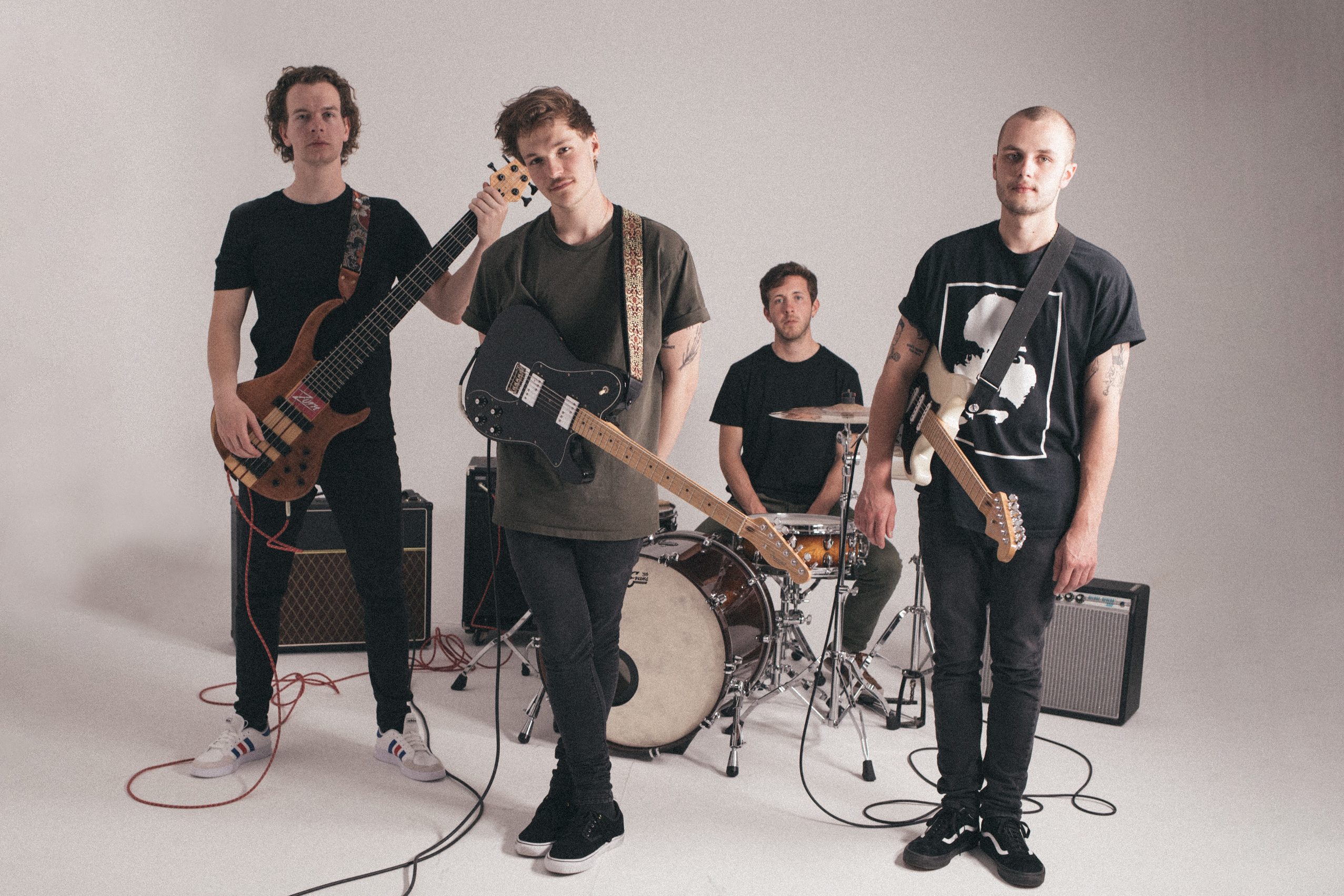 KEEP IT CLOSE droppen ihre neue Single Hysteria.