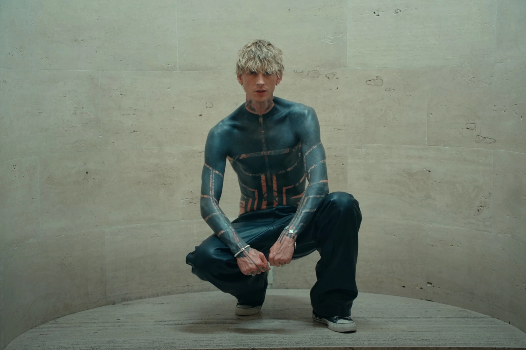 „vampire diaries“ – mgk veröffentlicht eine neue Single